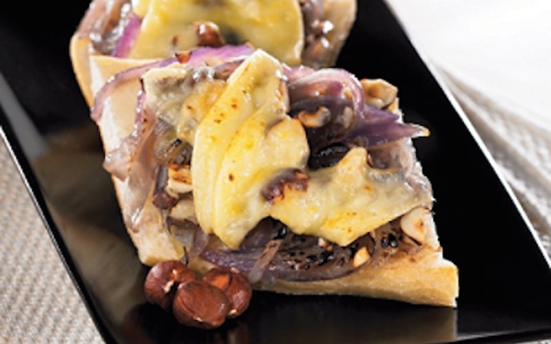 Recette: Baguette au Fromage D’ici et aux Oignons Confits | Circulaire ...