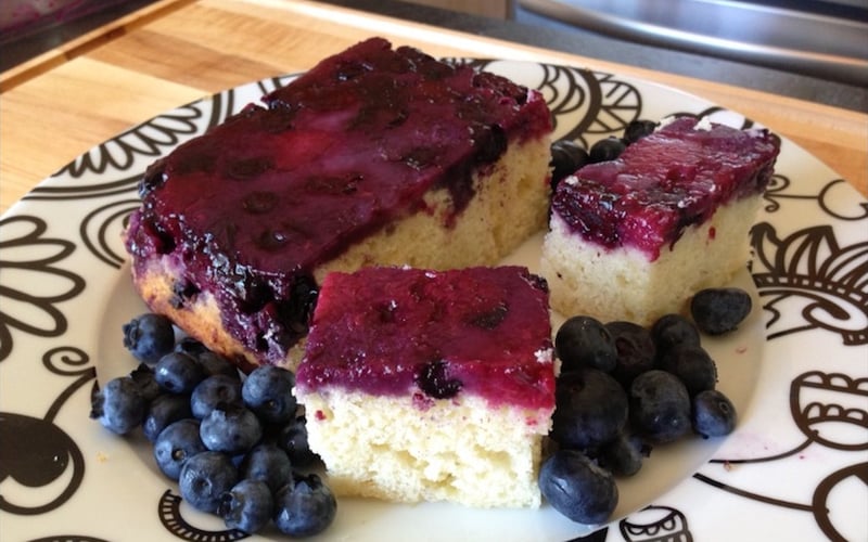 Gâteau Renversé aux Petits Fruits (Bleuets Framboises Mûres)