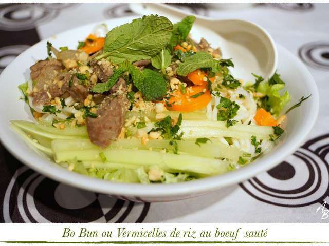 Bo Bun (Vermicelles de riz au boeuf sauté) ou Bò Bún