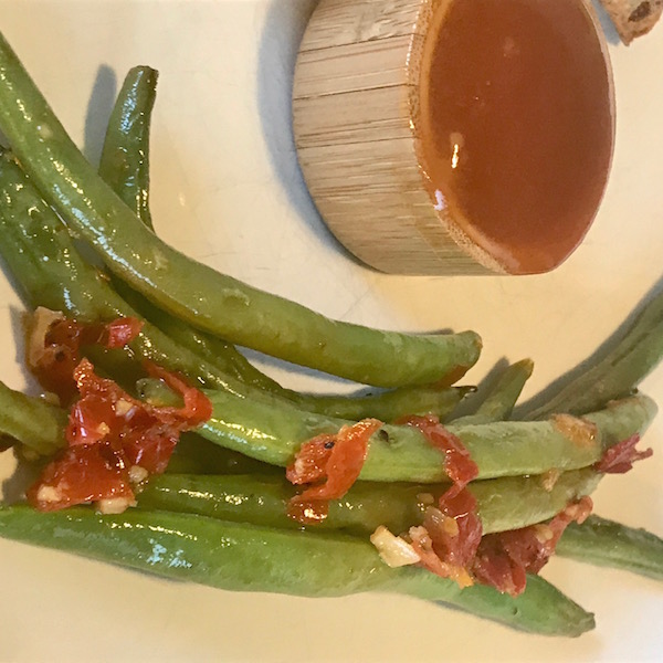 Fèves Vertes et Poivrons Marinés