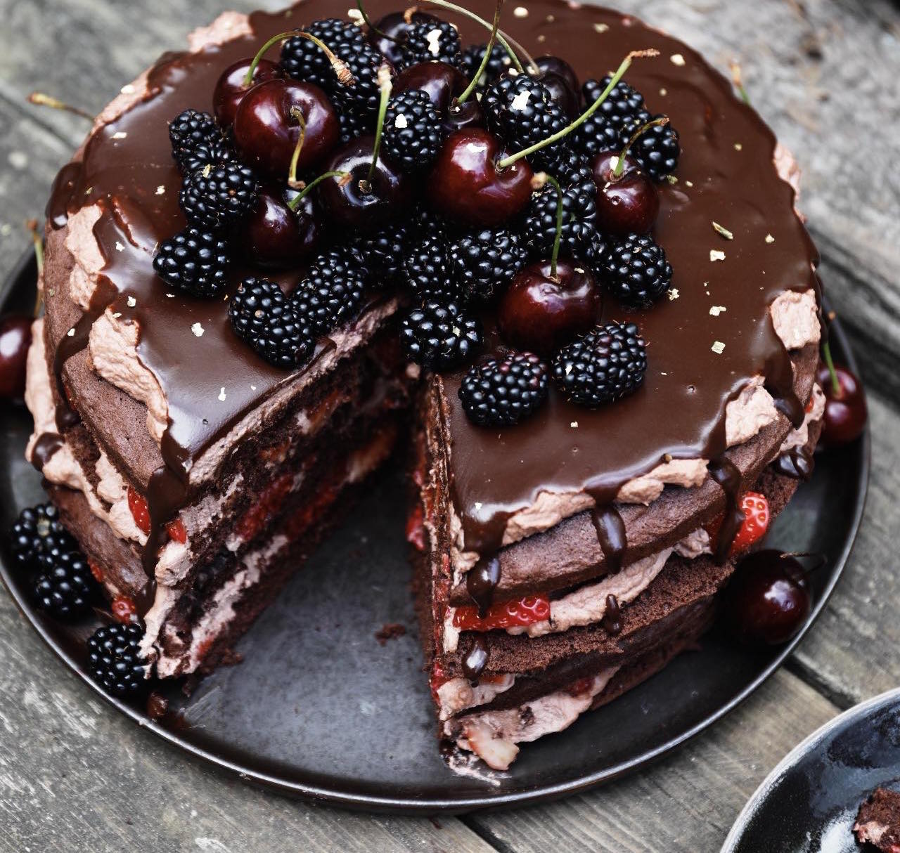 Gâteau Rêve au Chocolat avec Crème Fouettée au Chocolat, de la Ganache ... Gâteau Rêve au Chocolat avec Crème Fouettée au Chocolat, de la Ganache ...