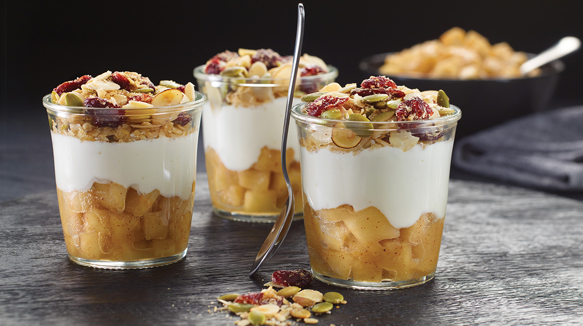 PETITS POTS DE POMMES A LA CANNELLE ET MUESLI MAISON