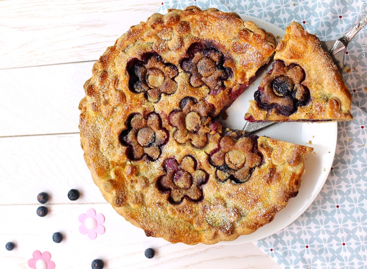 Tourte Fleur aux Fruits Rouges et Crème D'amandes